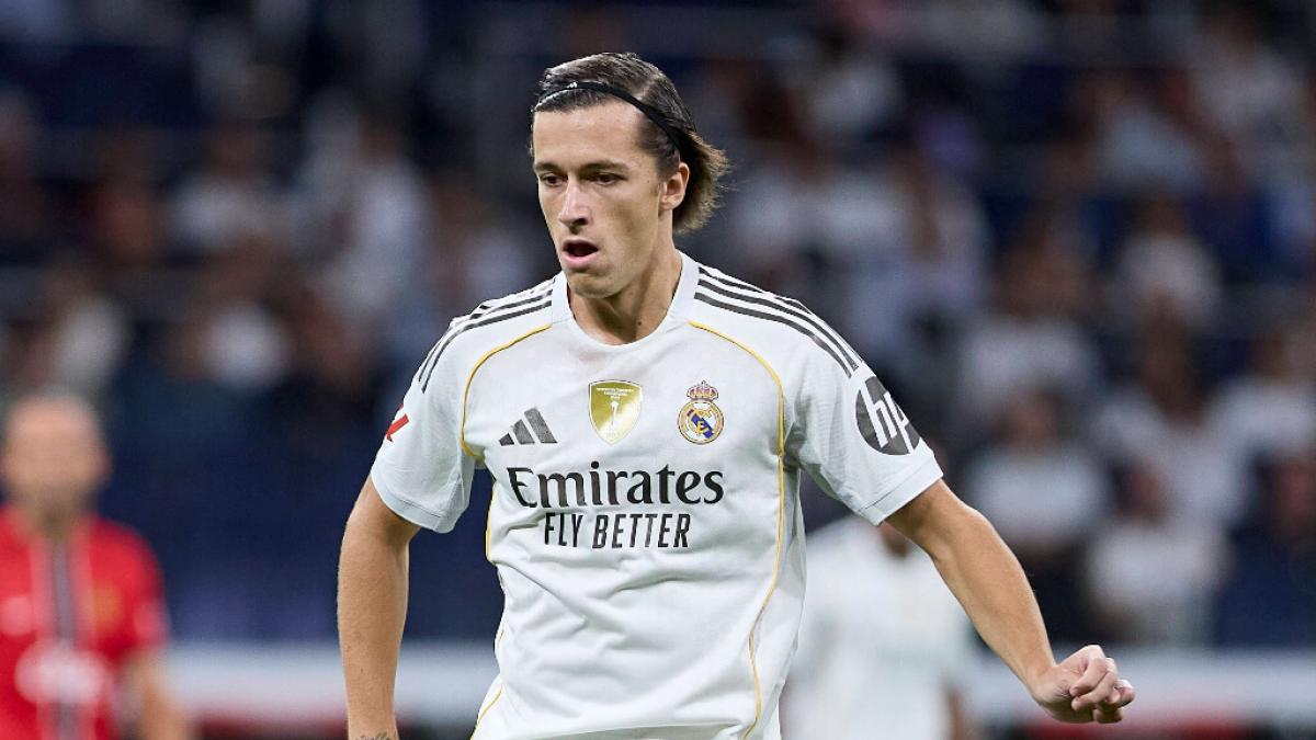 Álvaro Carreras vive su primera noche soñada en el Santiago Bernabéu