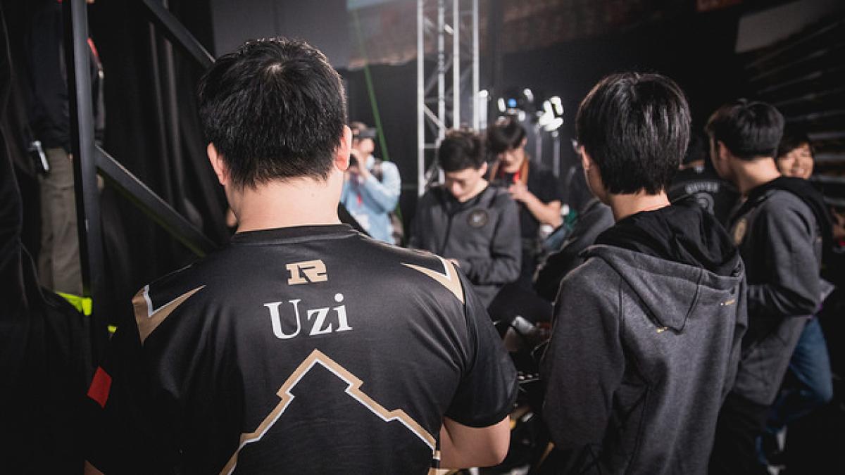 Riot Games sanciona a estrellas como Uzi por su mal comportamiento