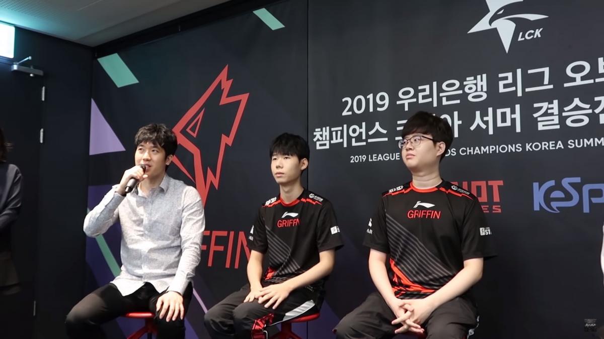 Sword carga contra cvMax y presenta un informe policial