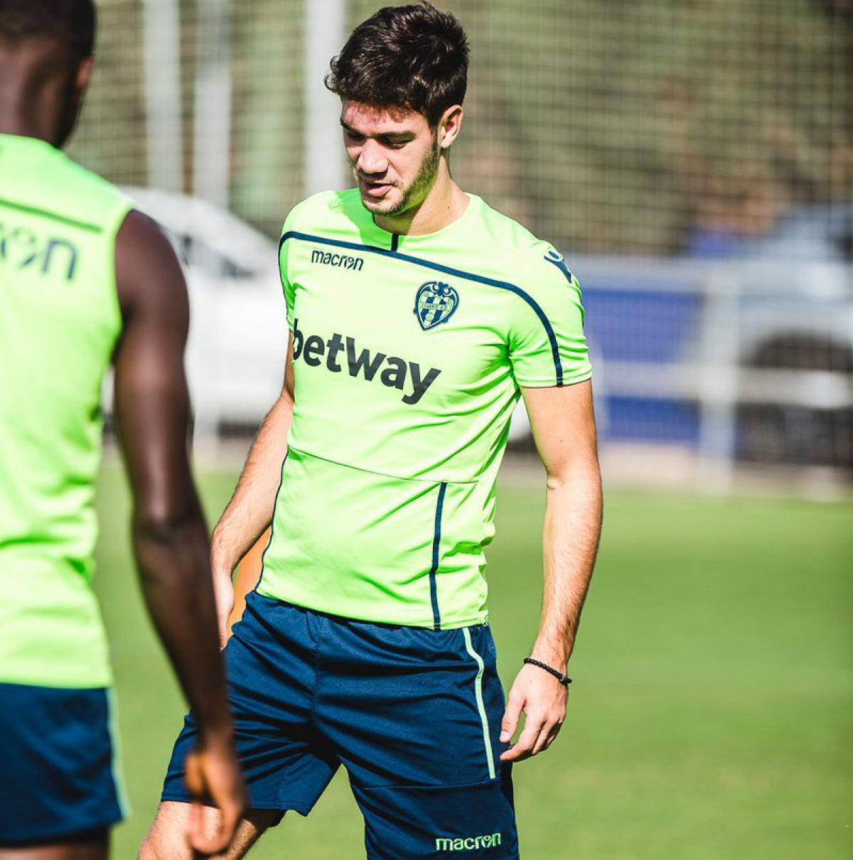 Vukcevic Trabaja Al Margen Para Recuperarse del tobillo