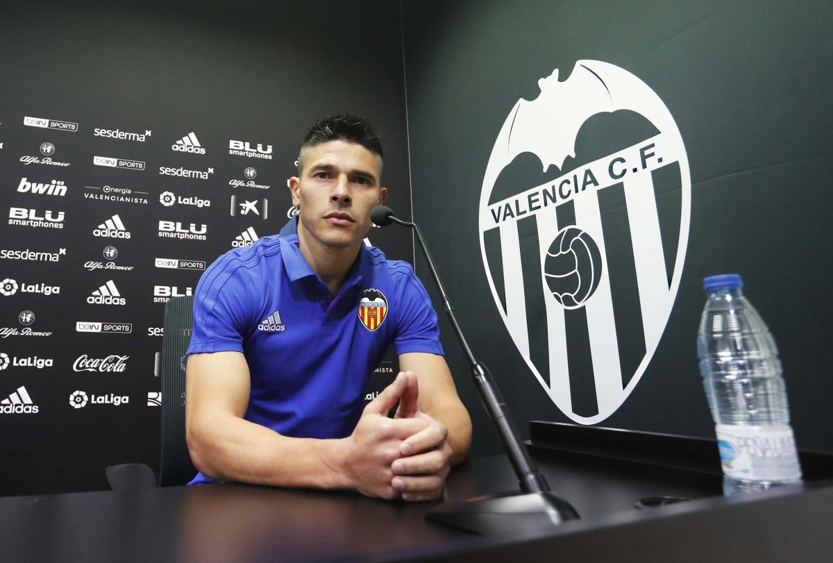 Fichajes Valencia CF | Presentación de Facundo Roncaglia