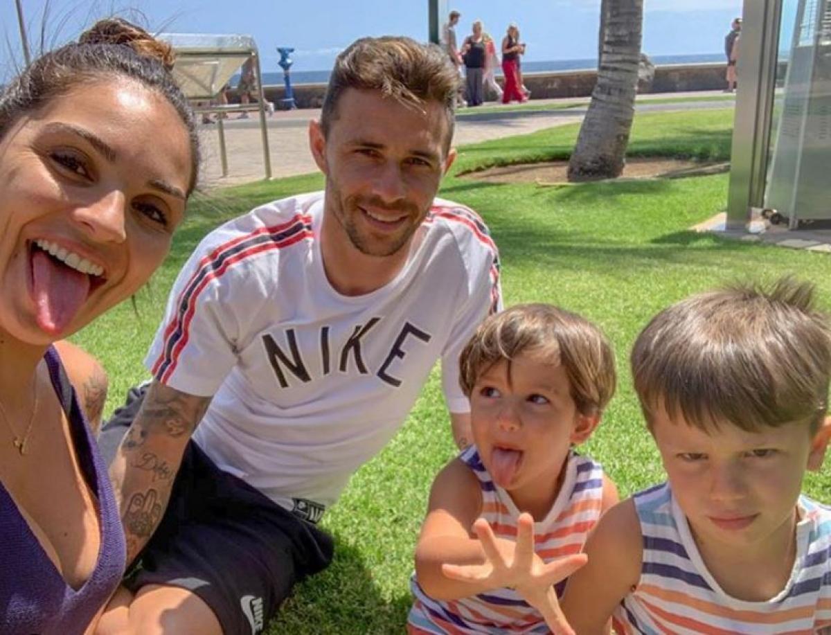 Rubén Castro, María Hernández y sus hijos, feliz por el homenaje del Betis Rubén Castro, María Hernández y sus hijos, feliz por el homenaje del Betis