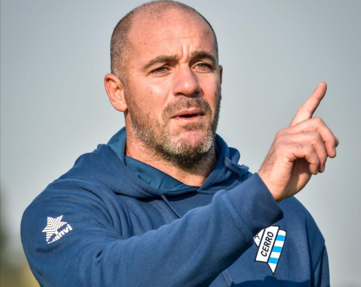 Éxito Ex Dépor Rifle Walter Pandiani Entrenador Atlético Cerro Uruguay